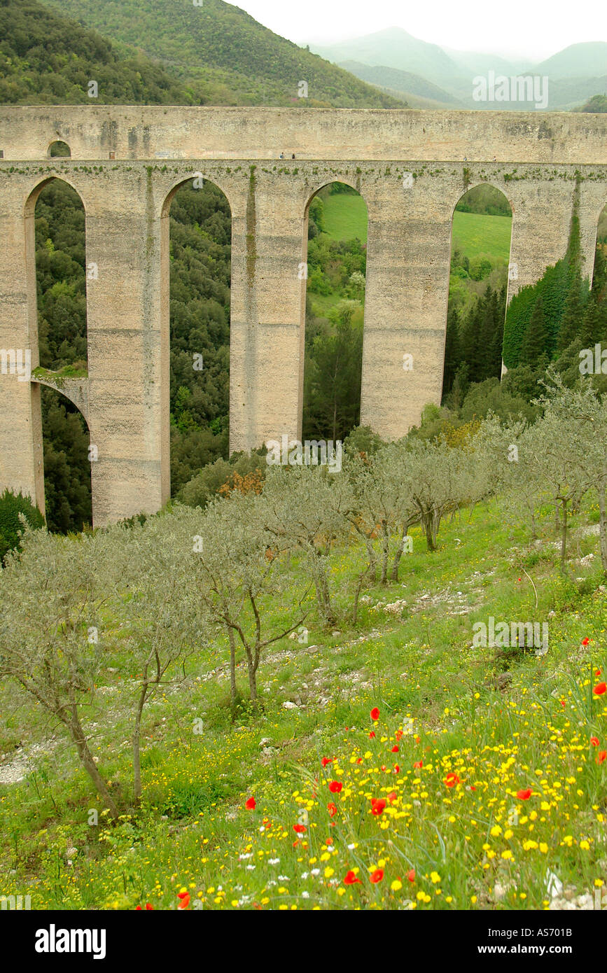 Medieval bridge and Viaduct Spoleto Italy Stock Photo - Alamy