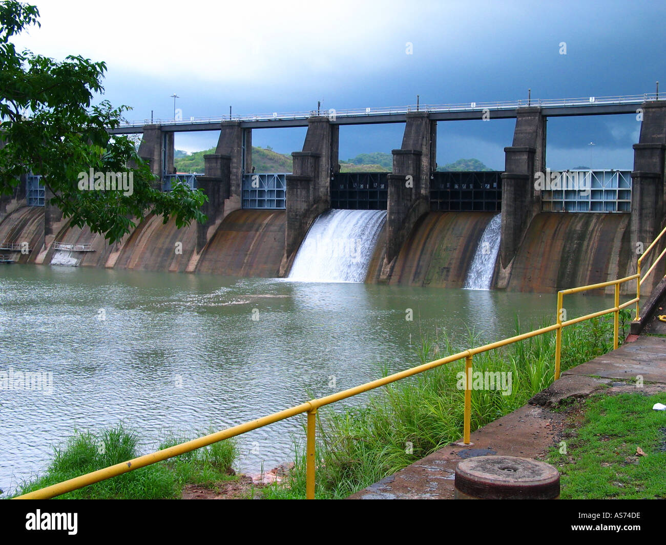 Miraflores Dam Panama Canal 2004 Stock Photo - Alamy