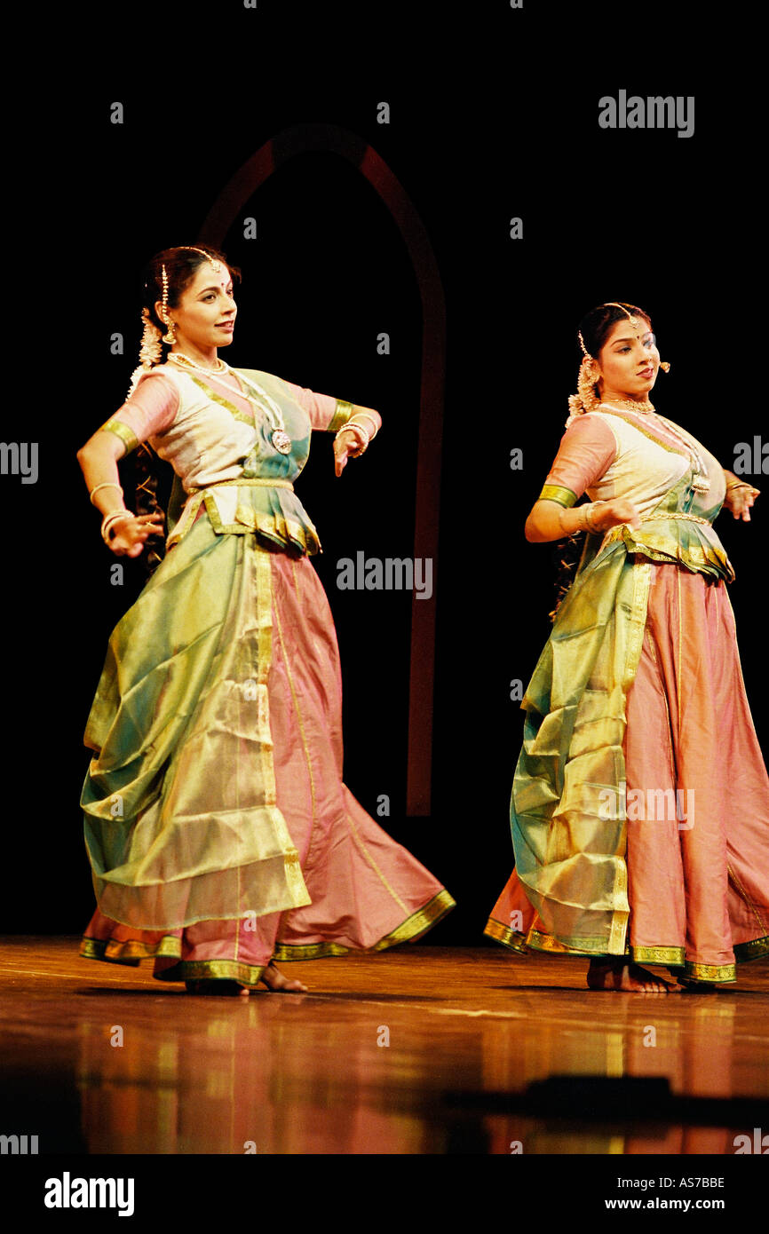 Classical indian group dance High Resolution Stock Photography and ...