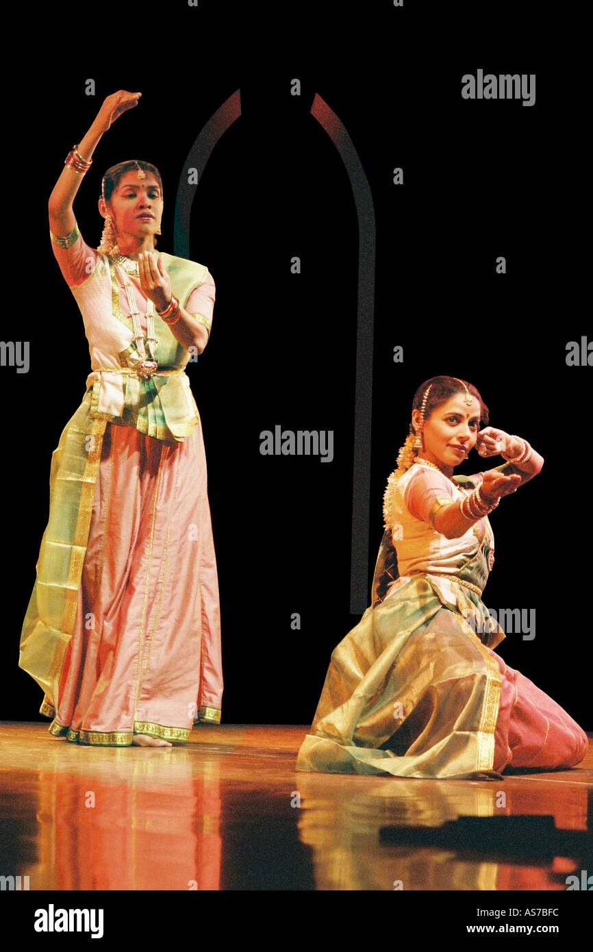 Classical indian group dance High Resolution Stock Photography and ...
