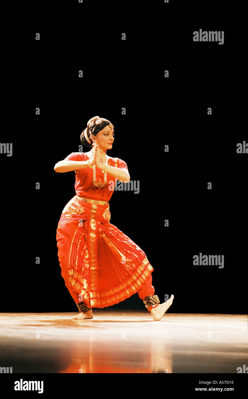 Indian bharat natyam dance hi-res stock photography and images - Alamy