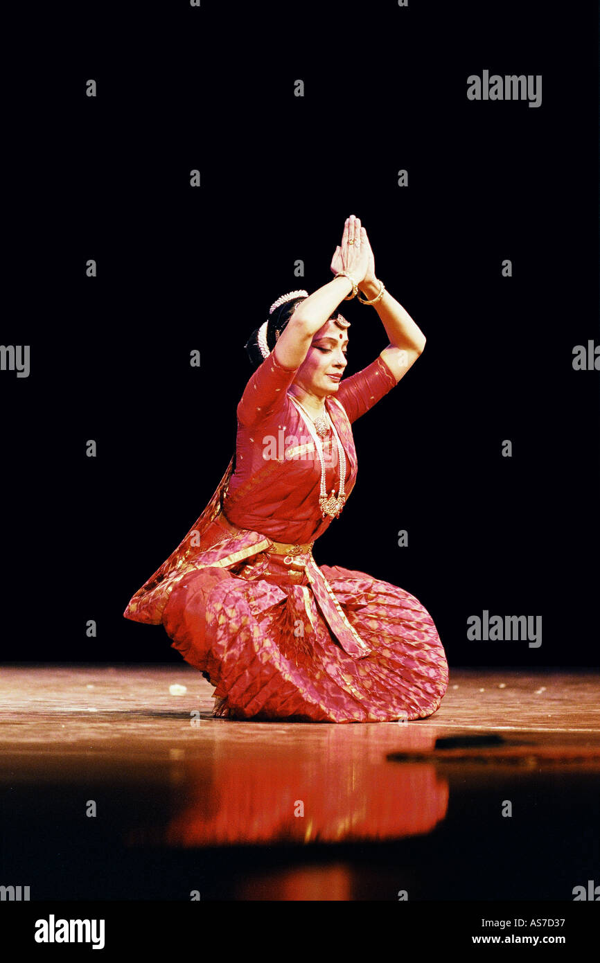 Indian Classical Dancer Malavika Sarrukkai performing a solo Bharat ...