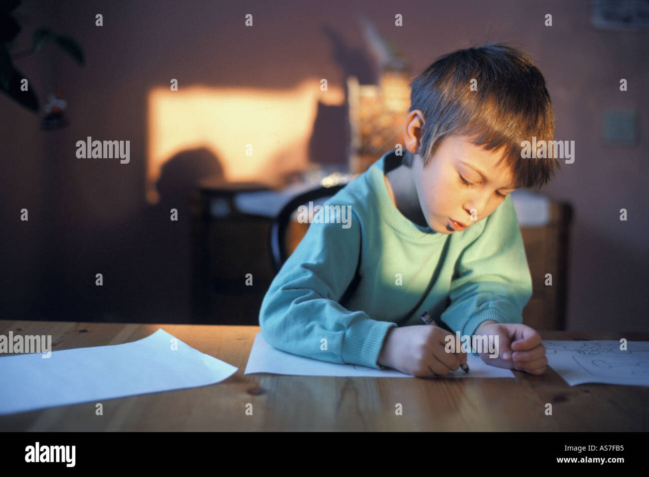 BOY DRAWING Stock Photo - Alamy
