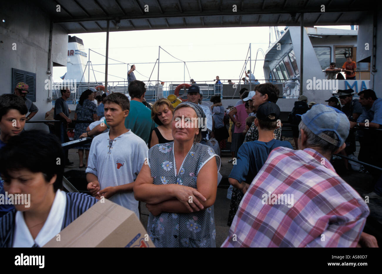 welcome at harbour, crowd Stock Photo - Alamy
