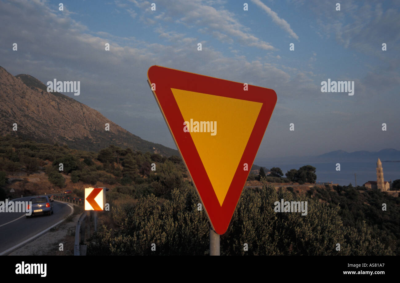 Prioritise symbol traffic sign hi-res stock photography and images - Alamy Prioritise symbol traffic sign hi-res stock photography and images - Alamy