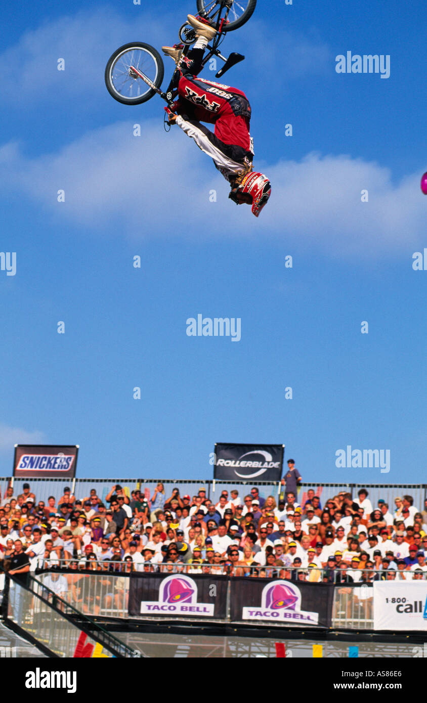 X games crowd hi-res stock photography and images - Alamy