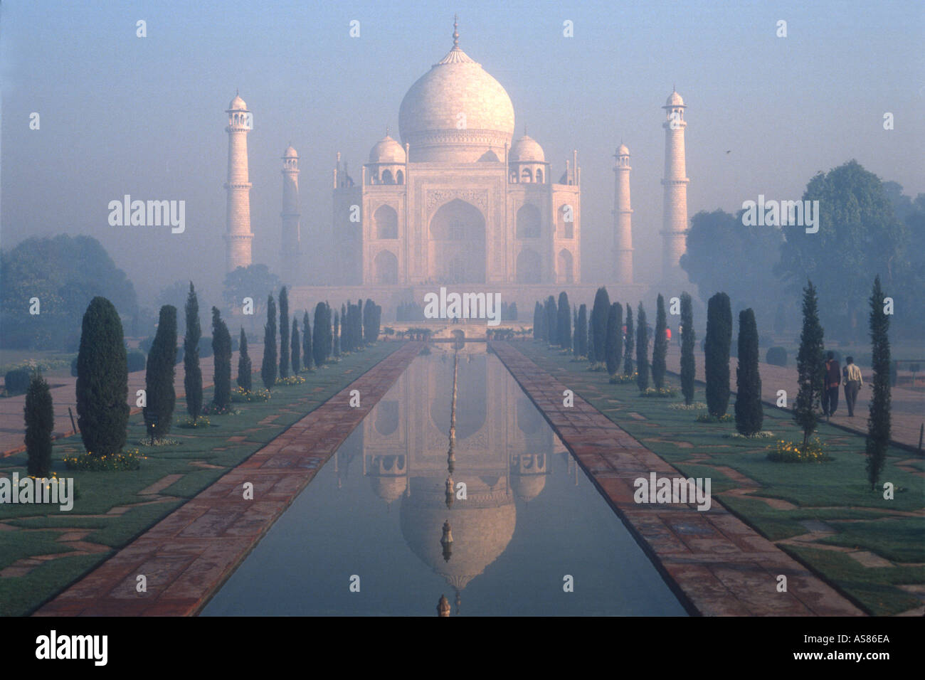 Dawn over the Taj Mahal India Stock Photo - Alamy