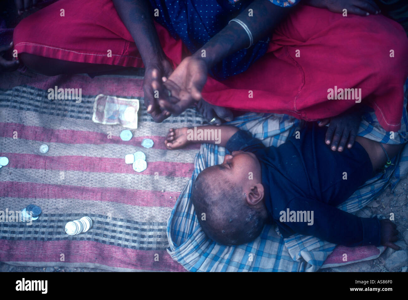 Motherwith baby begging on the streets of India Stock Photo - Alamy