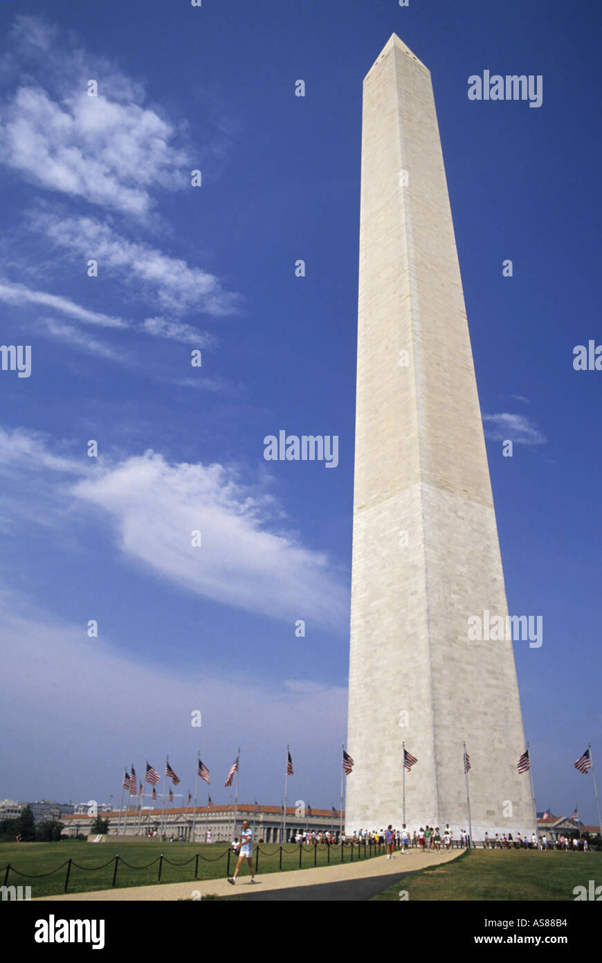 Flags washington monument hi-res stock photography and images - Alamy