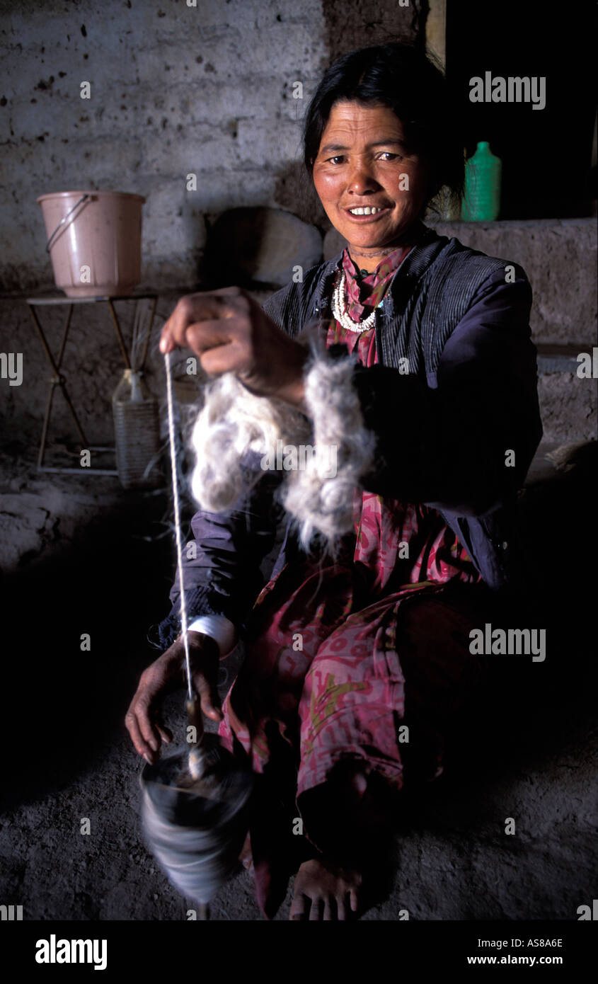 Drop spindle hi-res stock photography and images - Alamy