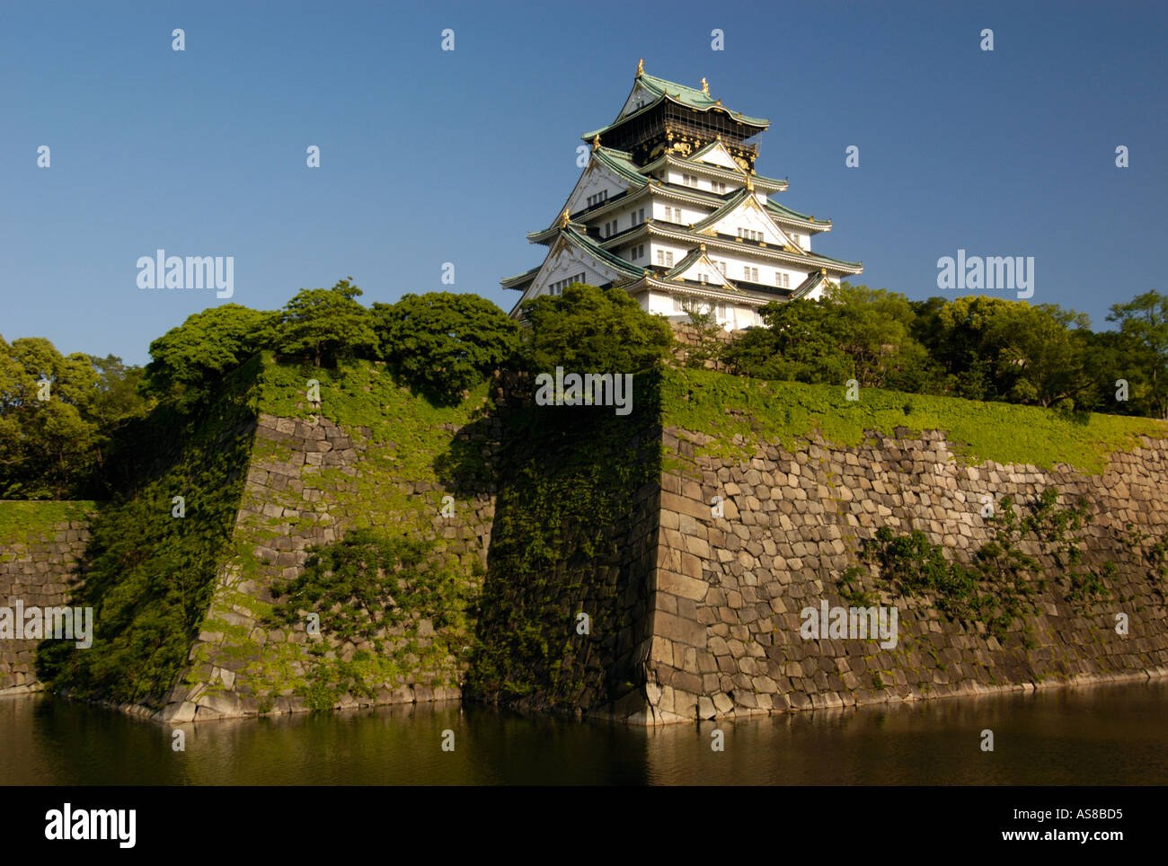 Osaka Castle sits above its imposing outer walls and moat in Japan ...