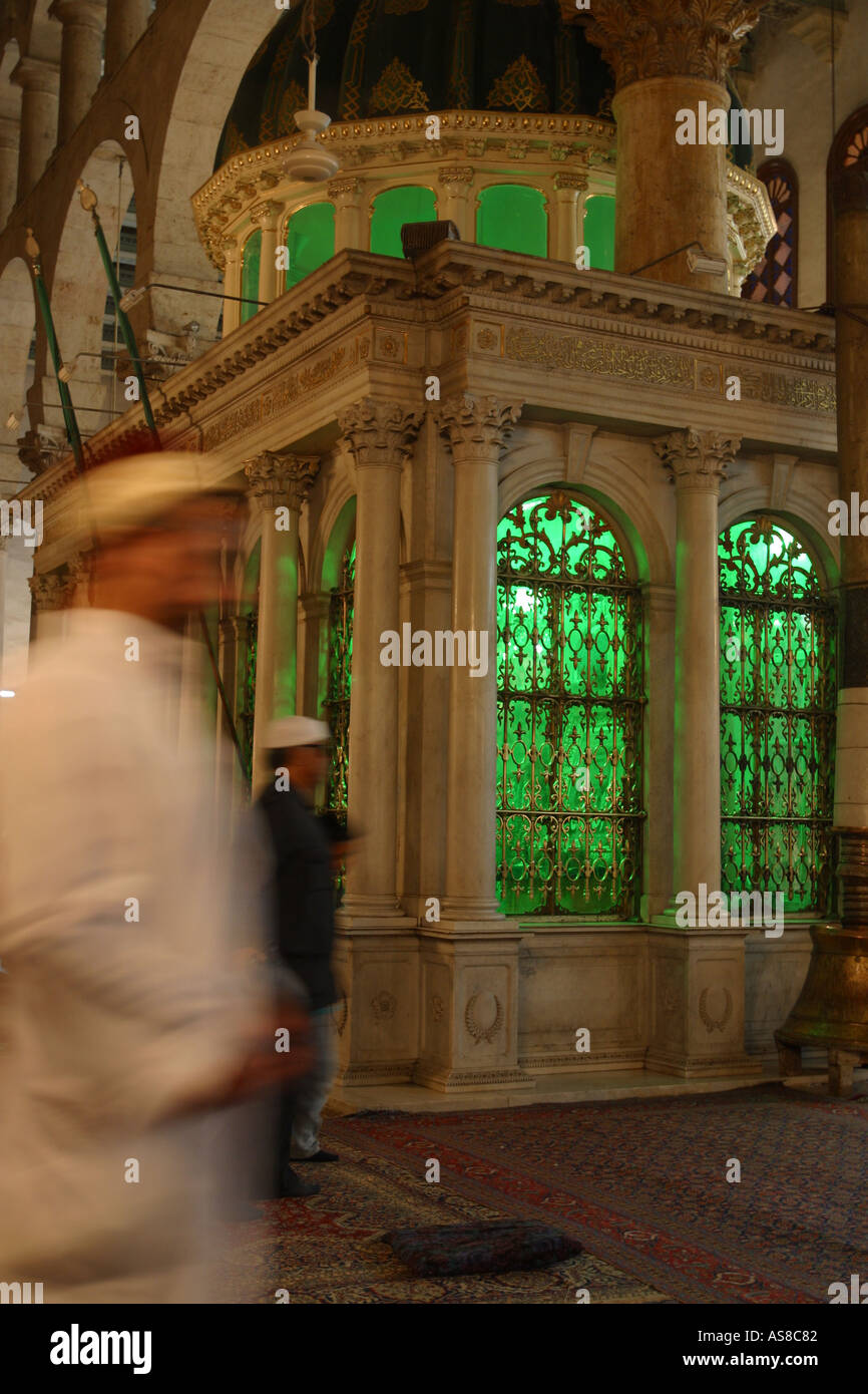 Praying inside the Umayyad mosque Stock Photo - Alamy