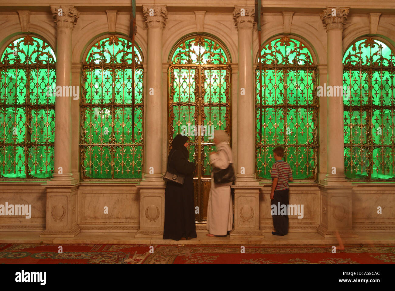 Praying inside the Umayyad mosque Stock Photo - Alamy