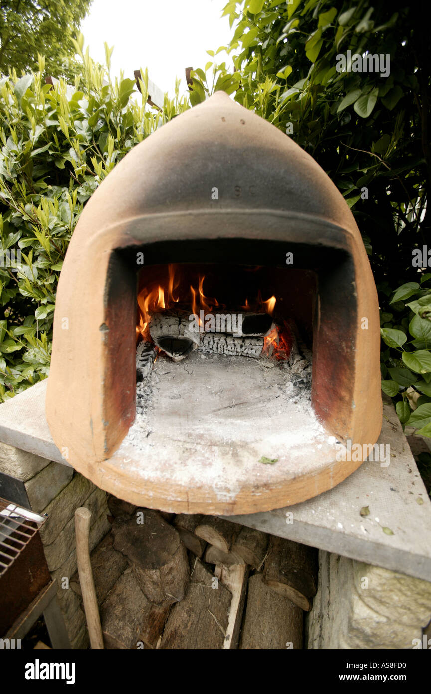 Clay oven hi-res stock photography and images - Alamy