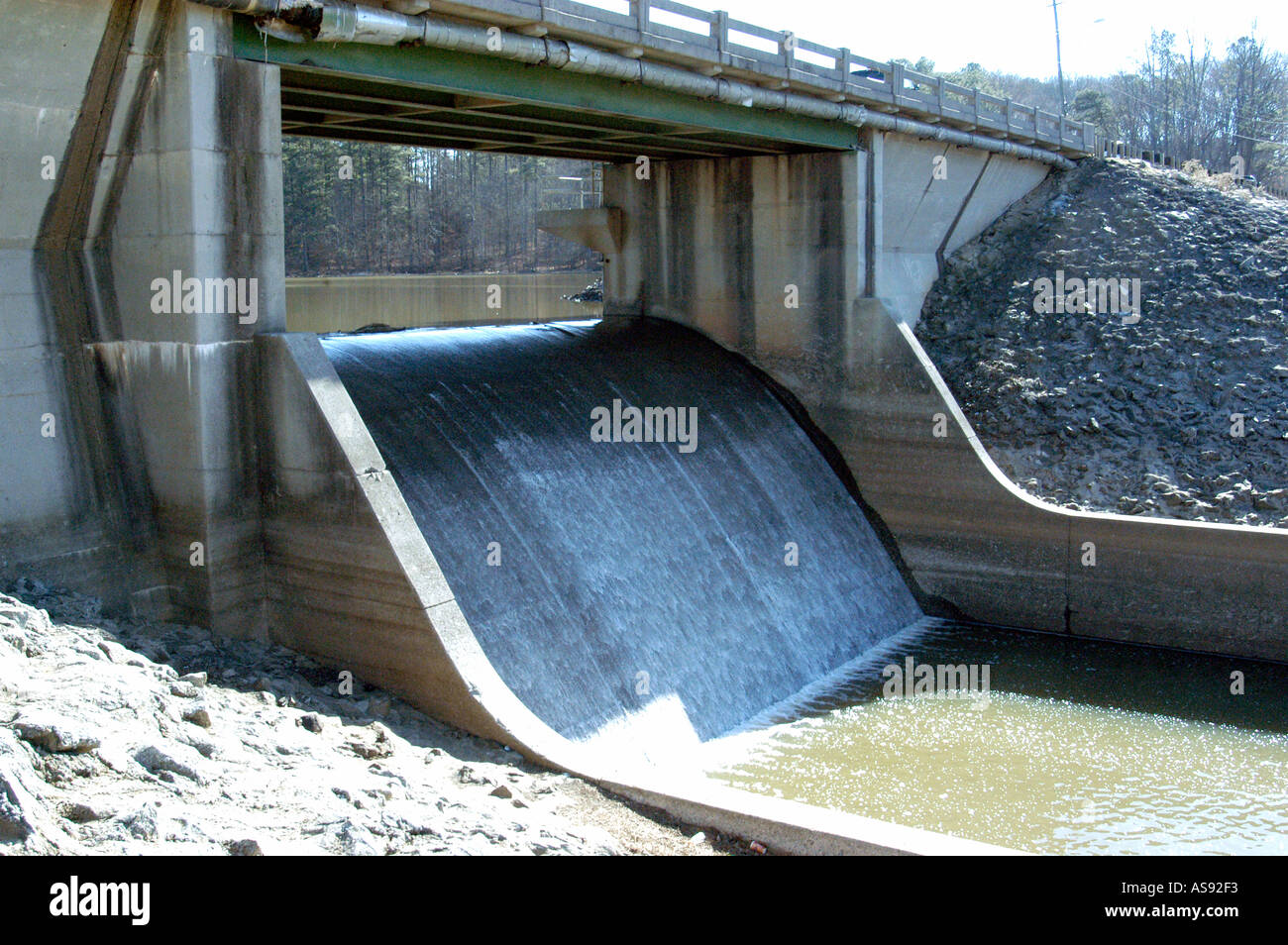 Small spillway hi-res stock photography and images - Alamy