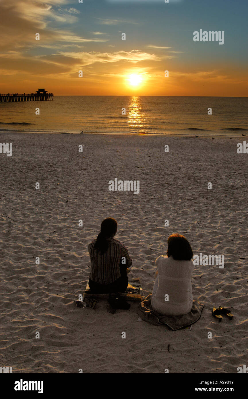 Florida, naples, naples pier sunset hi-res stock photography and images ...