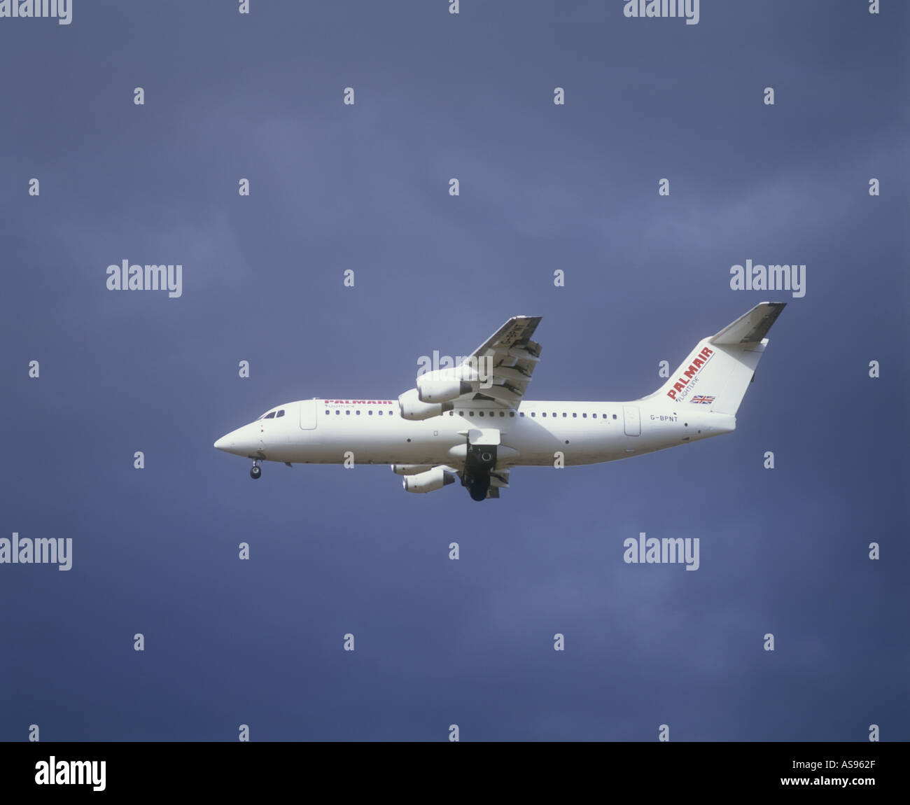 Short haul airliner hi-res stock photography and images - Alamy