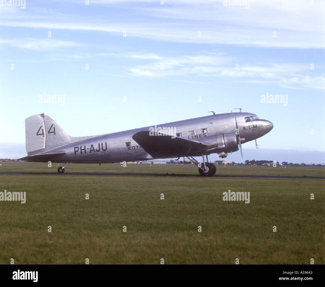 Douglas DC 3 airliner Melbourne Australia Stock Photo - Alamy