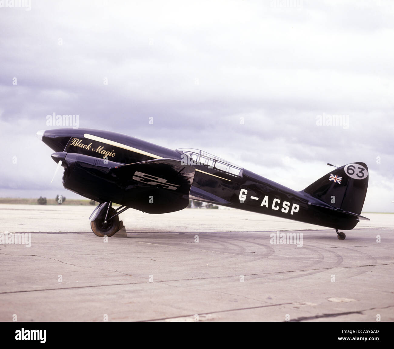 Black racing aircraft 1930s hi-res stock photography and images - Alamy