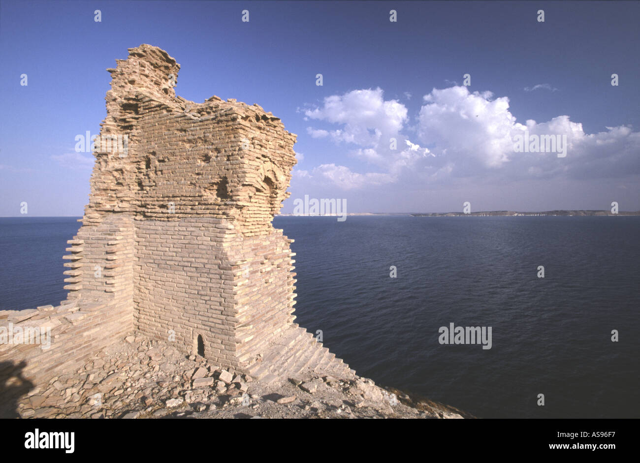 Castle of Jalabar in Lake Assad Syria Stock Photo - Alamy