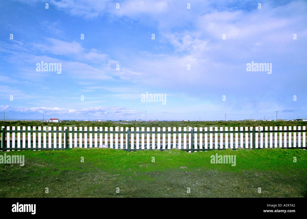 Low white wooden picket fence hi-res stock photography and images - Alamy