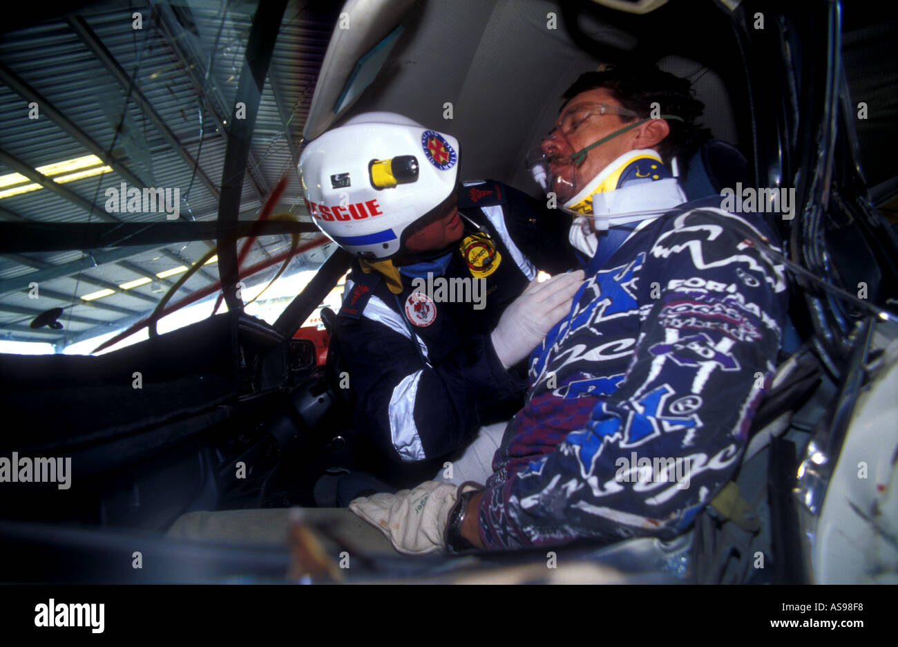 Neck brace spinal board paramedic hi-res stock photography and images ...