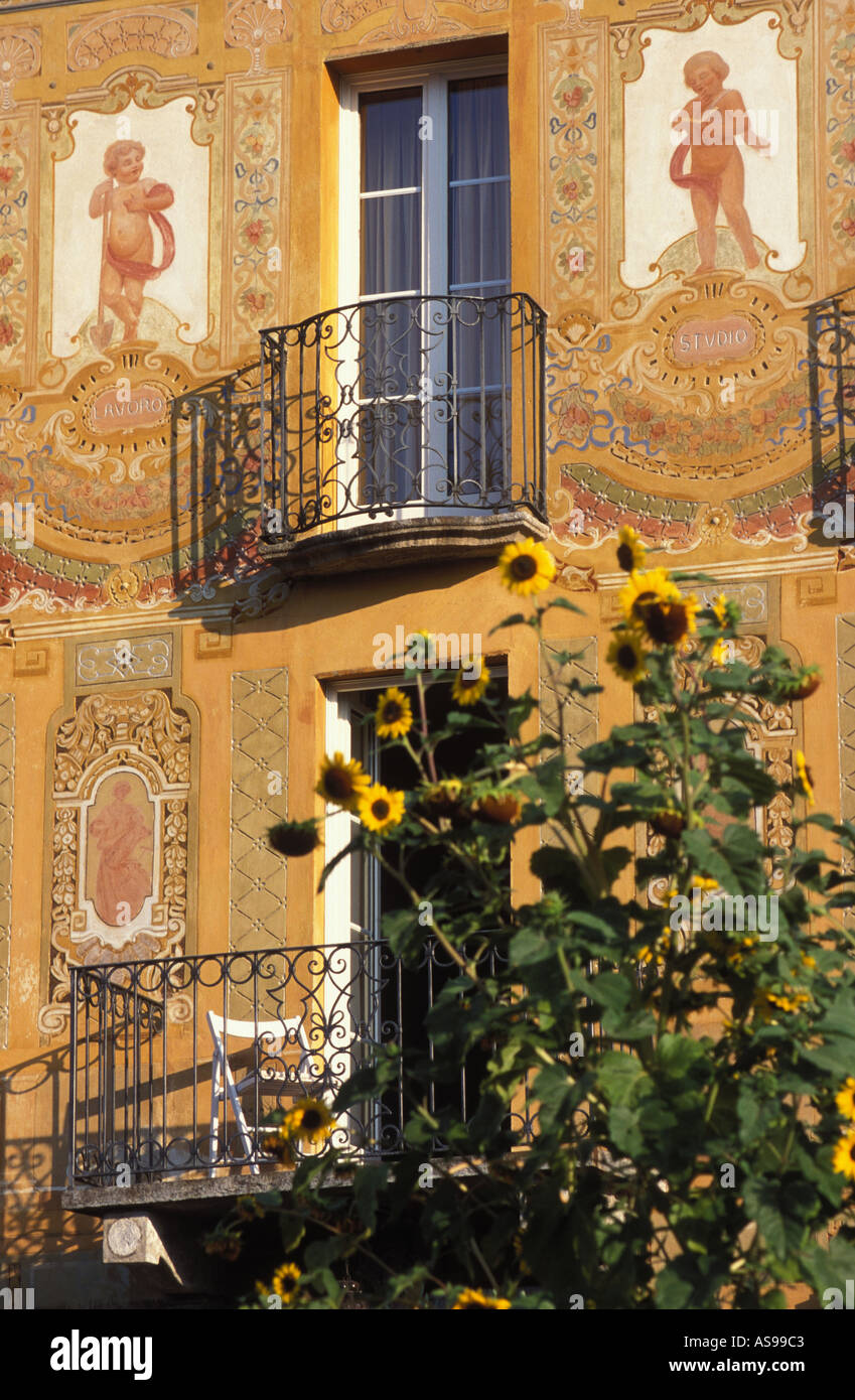 Stadt balkon menschen hi-res stock photography and images - Alamy