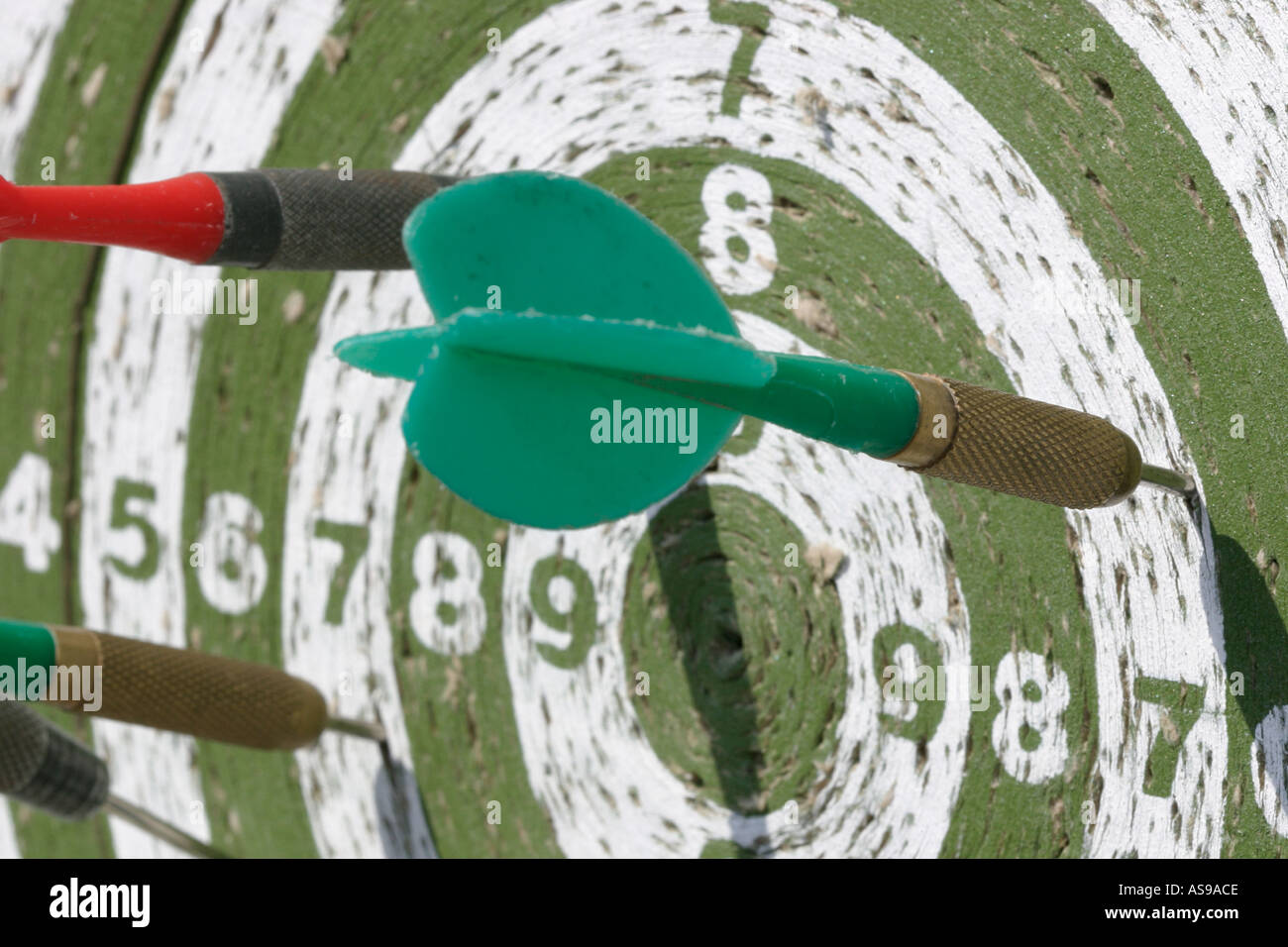 Old dart board hi-res stock photography and images - Alamy