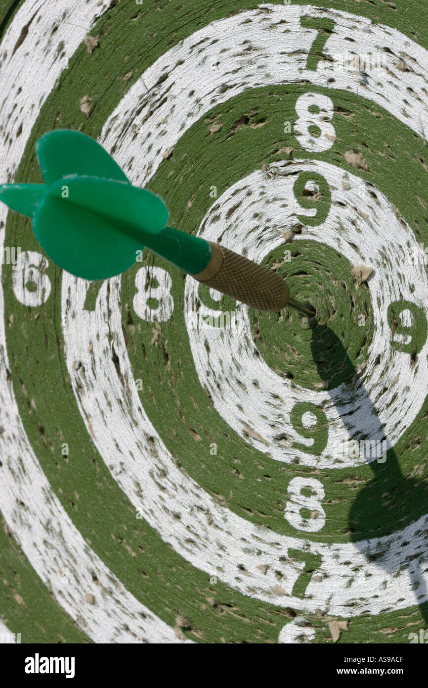 Old dart board hi-res stock photography and images - Alamy