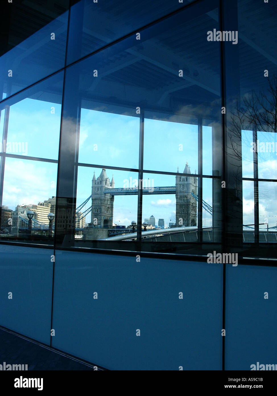 Southbank london river tower bridge hi-res stock photography and images ...
