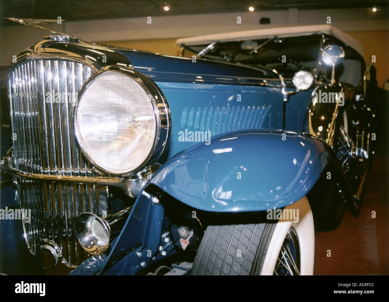 Duesenberg car with advanced straight eight engine developing 265 horse ...