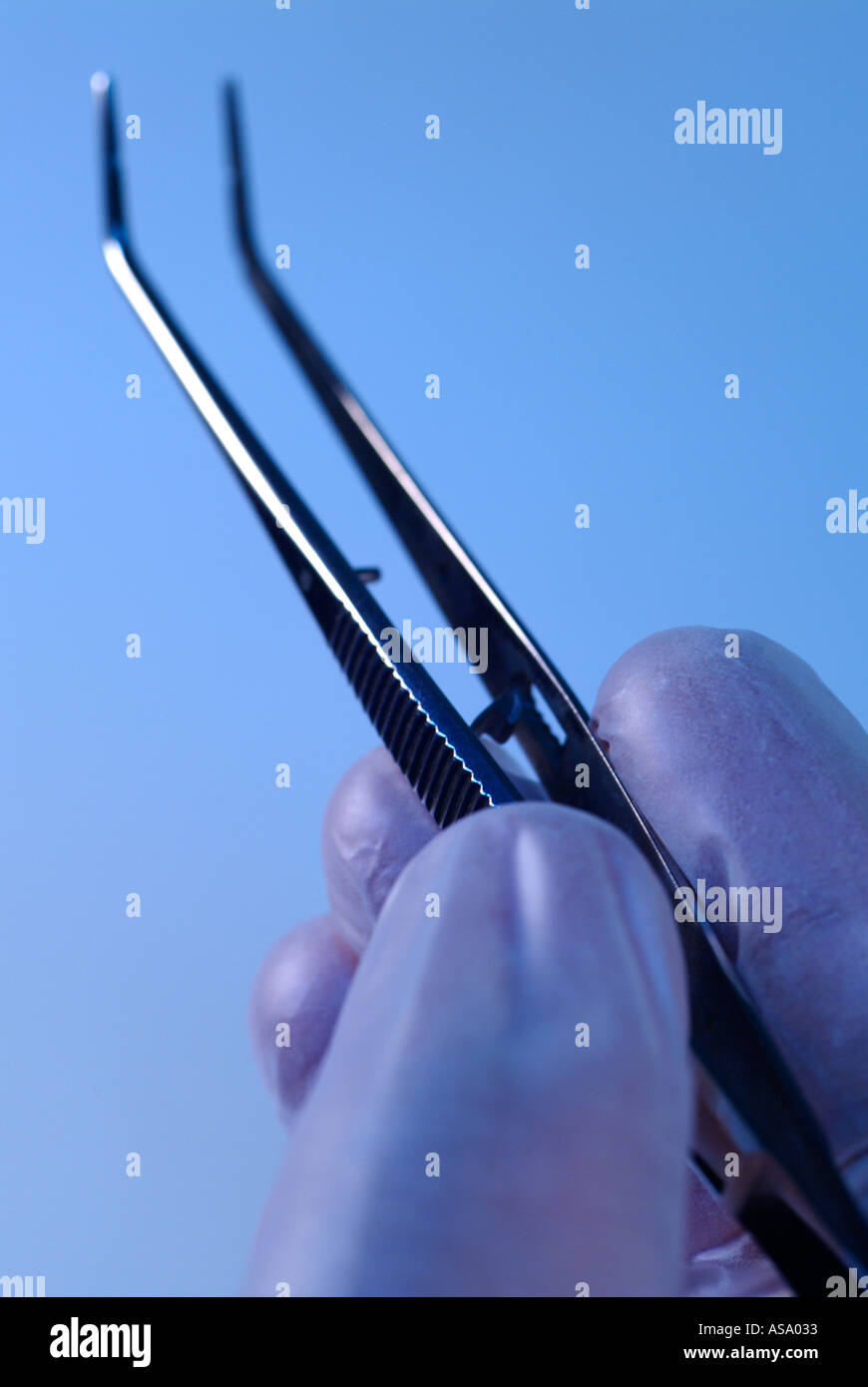 Tweezers surgery surgical surgeon hand hi-res stock photography and ...