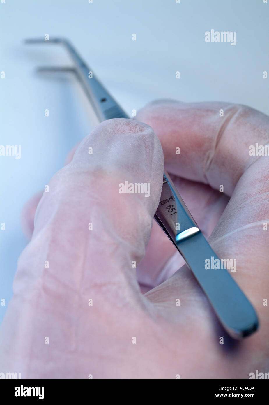 Tweezers surgery surgical surgeon hand hi-res stock photography and ...