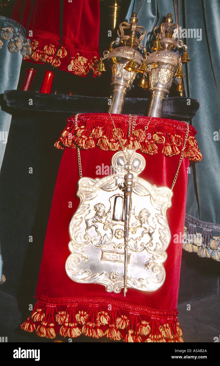 West London Synagogue Torah Scrolls In Ark (Aron Hakodesh) London ...