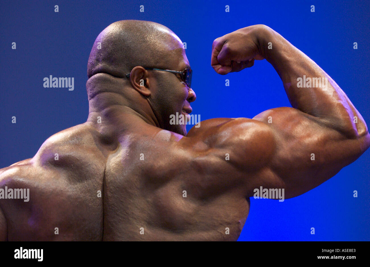 Body builder performing hi-res stock photography and images - Alamy