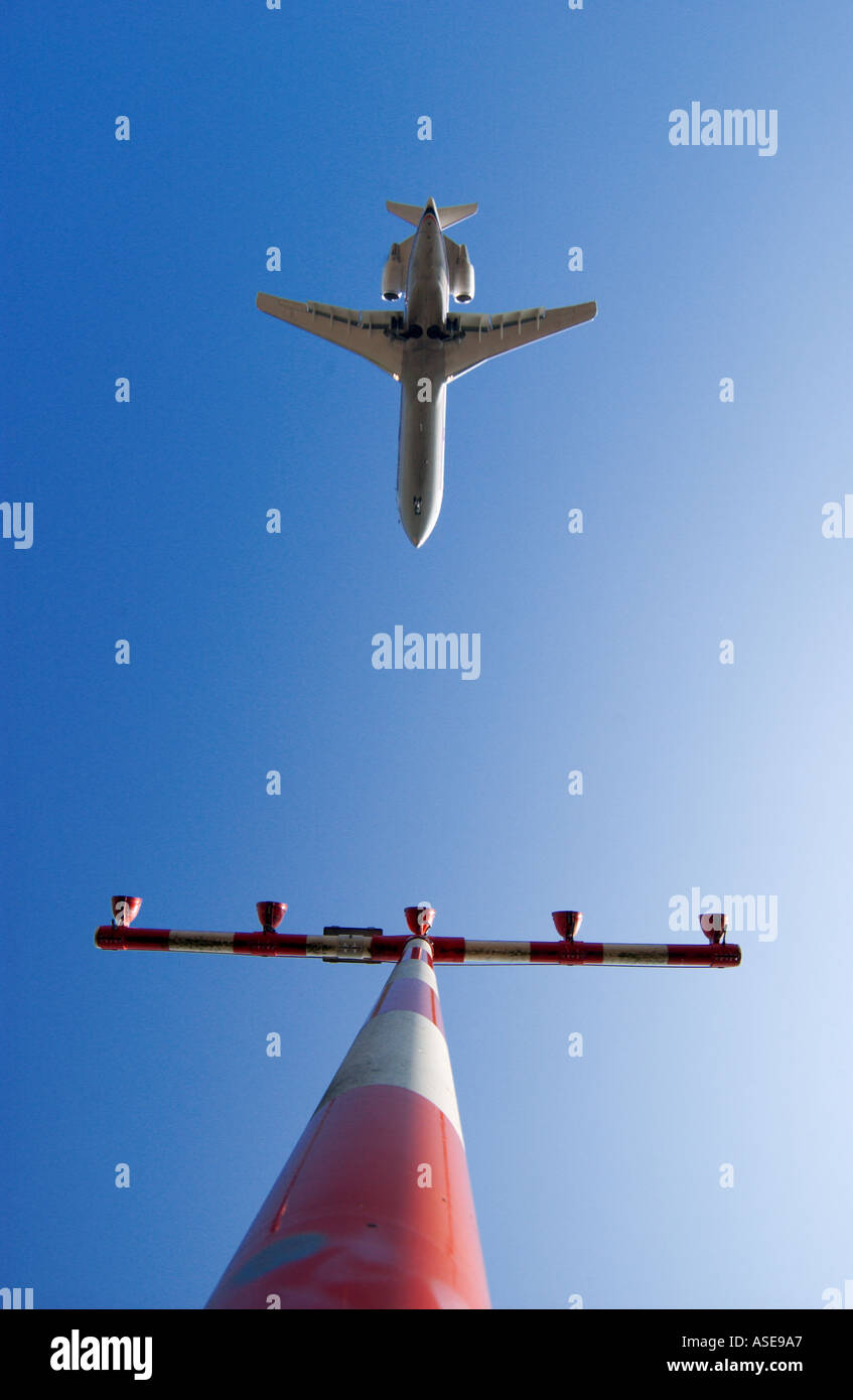 White mast hi-res stock photography and images - Alamy