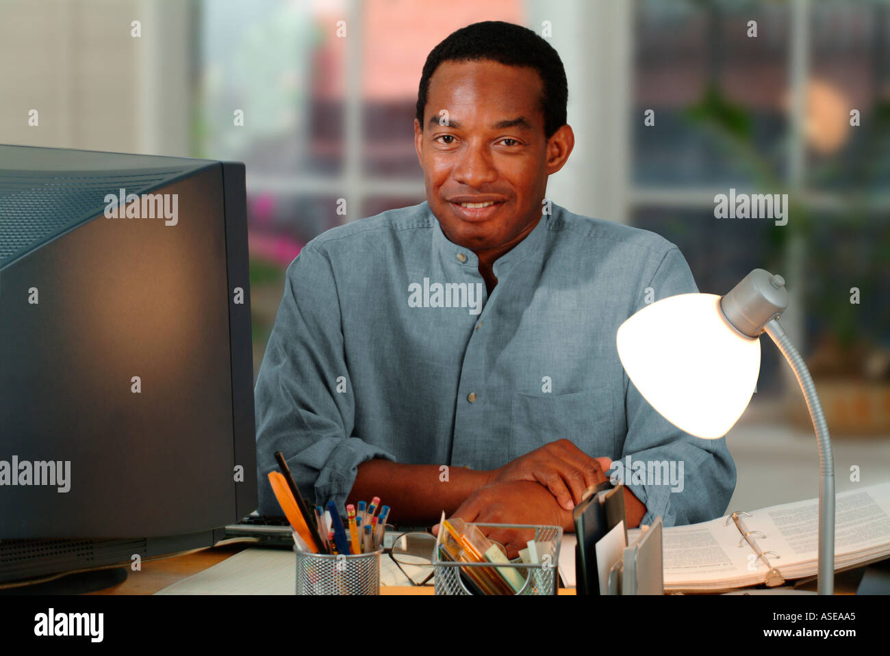 Black man working hi-res stock photography and images - Alamy
