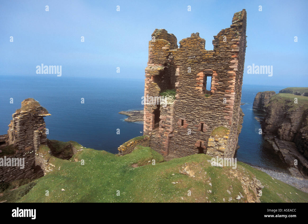 Sinclair Castle ruins in north eastern Scotland Stock Photo - Alamy