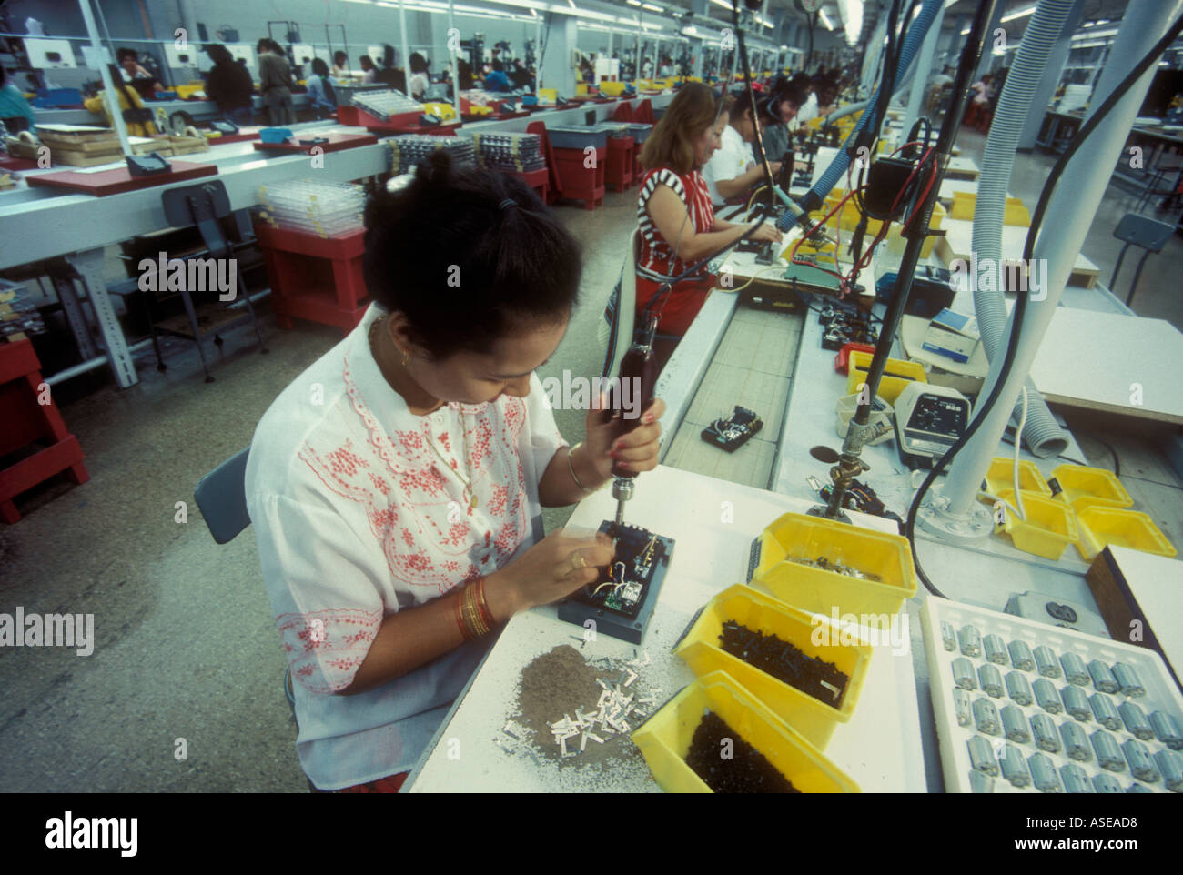 Women assembly line hi-res stock photography and images - Alamy