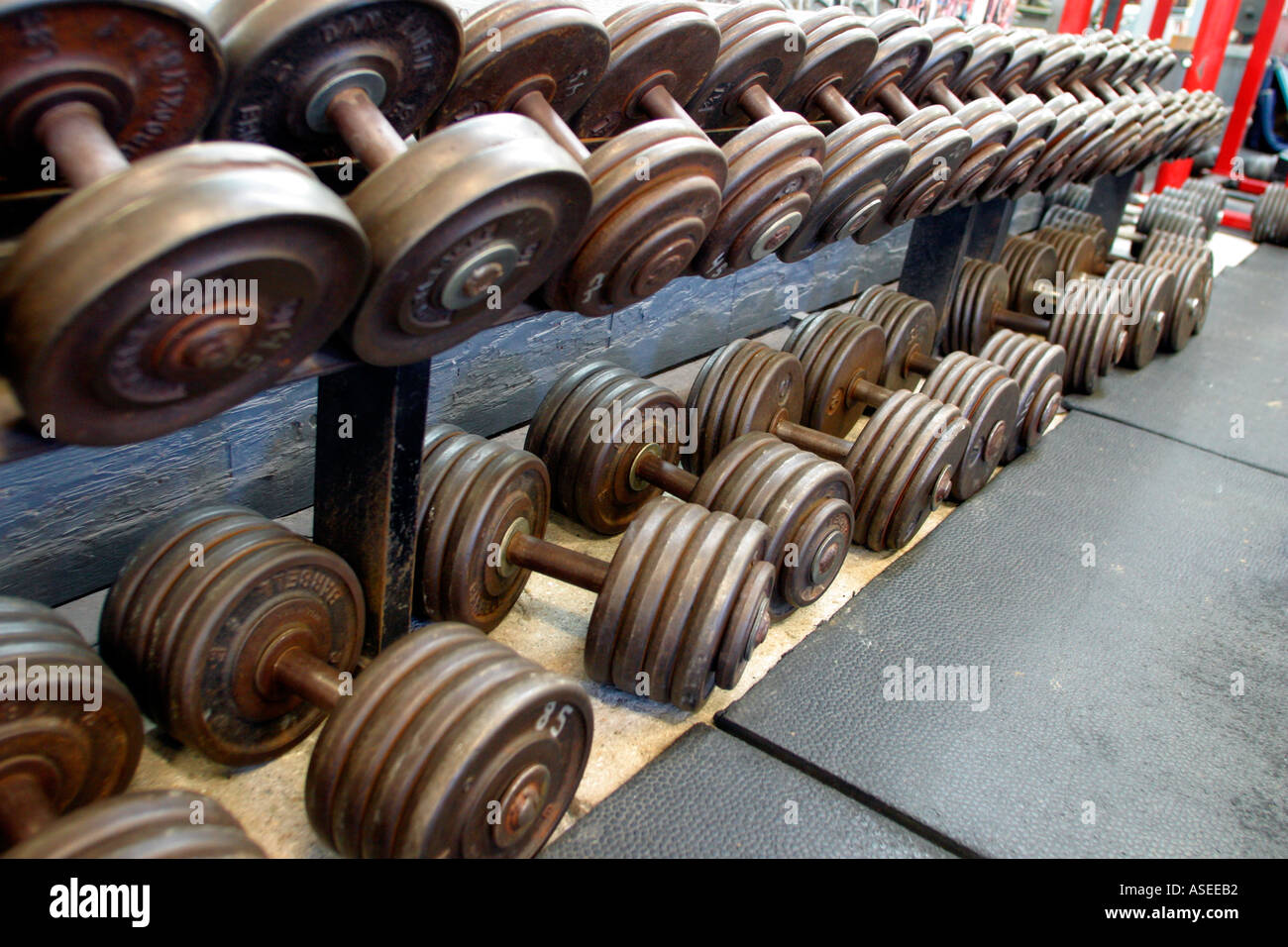 Dumbells rack hi-res stock photography and images - Alamy