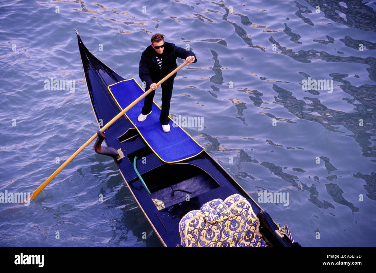Gondolier on gondola form elevated position of Rialto Bridge on the ...