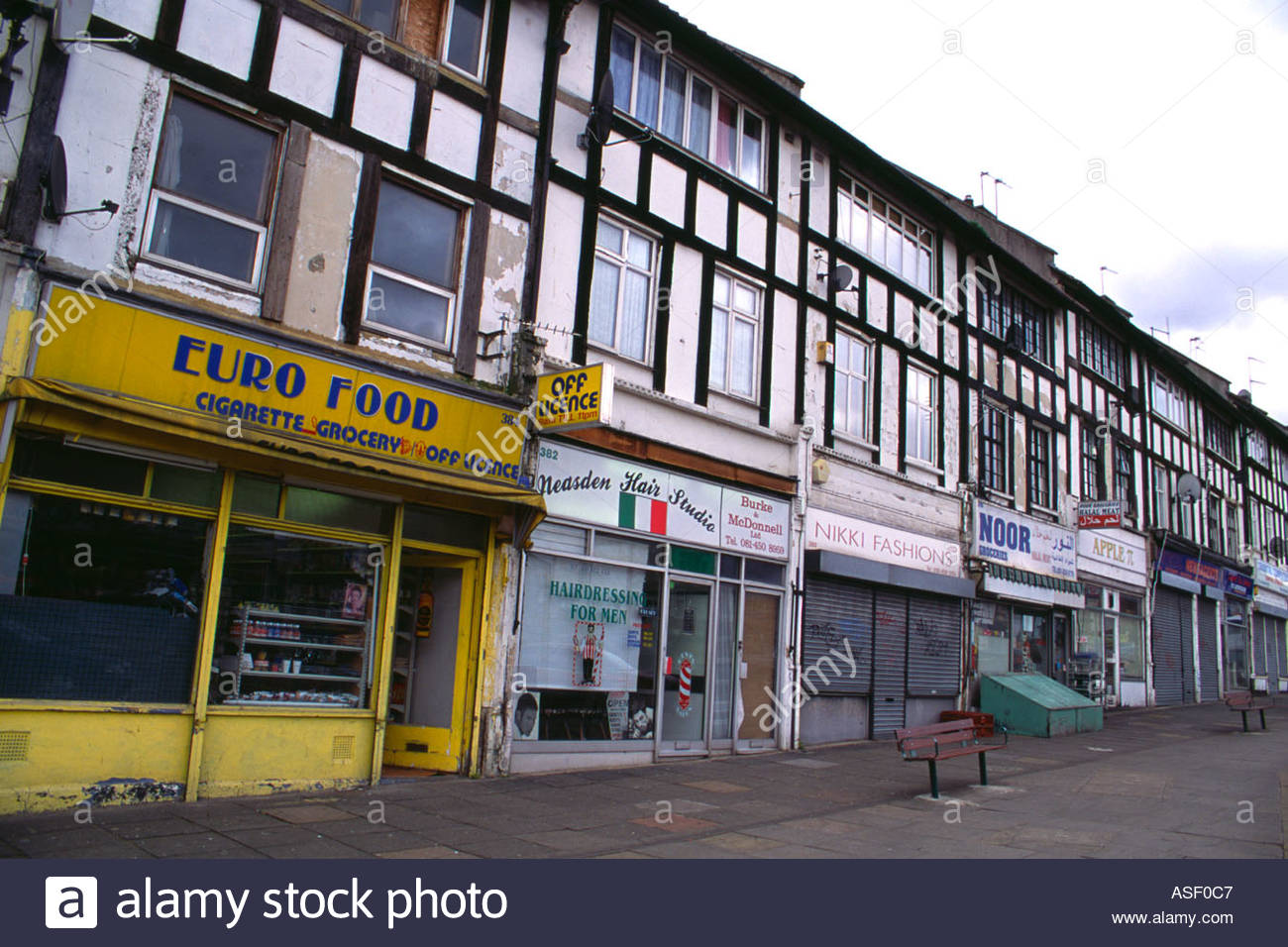Shopping Parade London Stock Photos & Shopping Parade London Stock ...