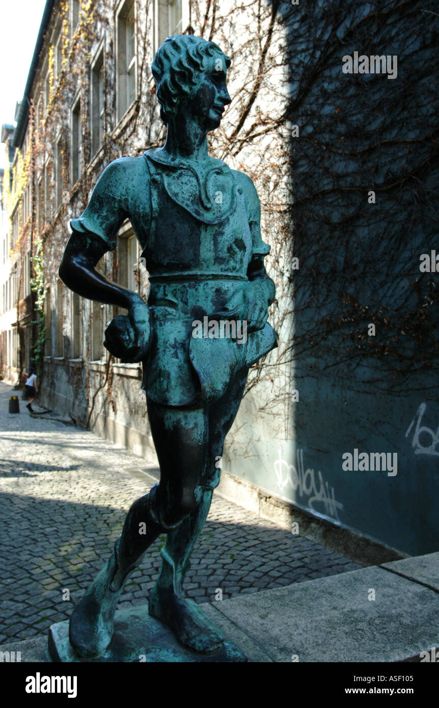 A bronze statue in dusseldorf germany Stock Photo - Alamy