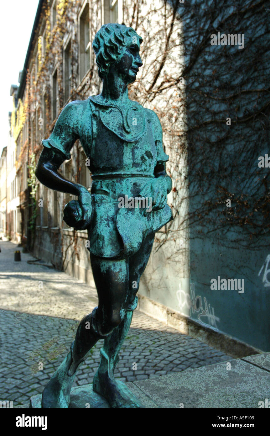 A bronze statue in dusseldorf germany Stock Photo - Alamy