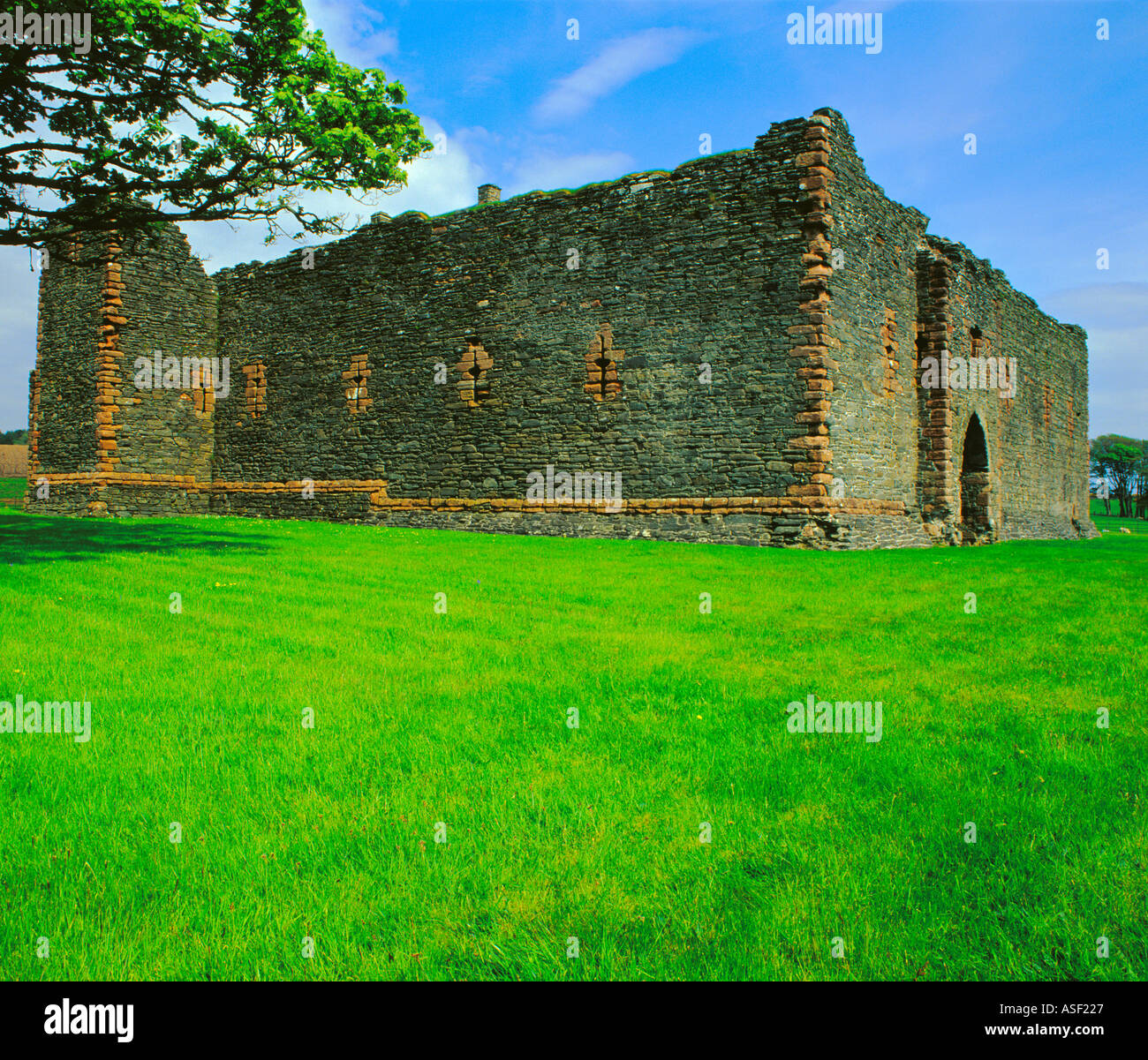 Skipness castle hi-res stock photography and images - Alamy