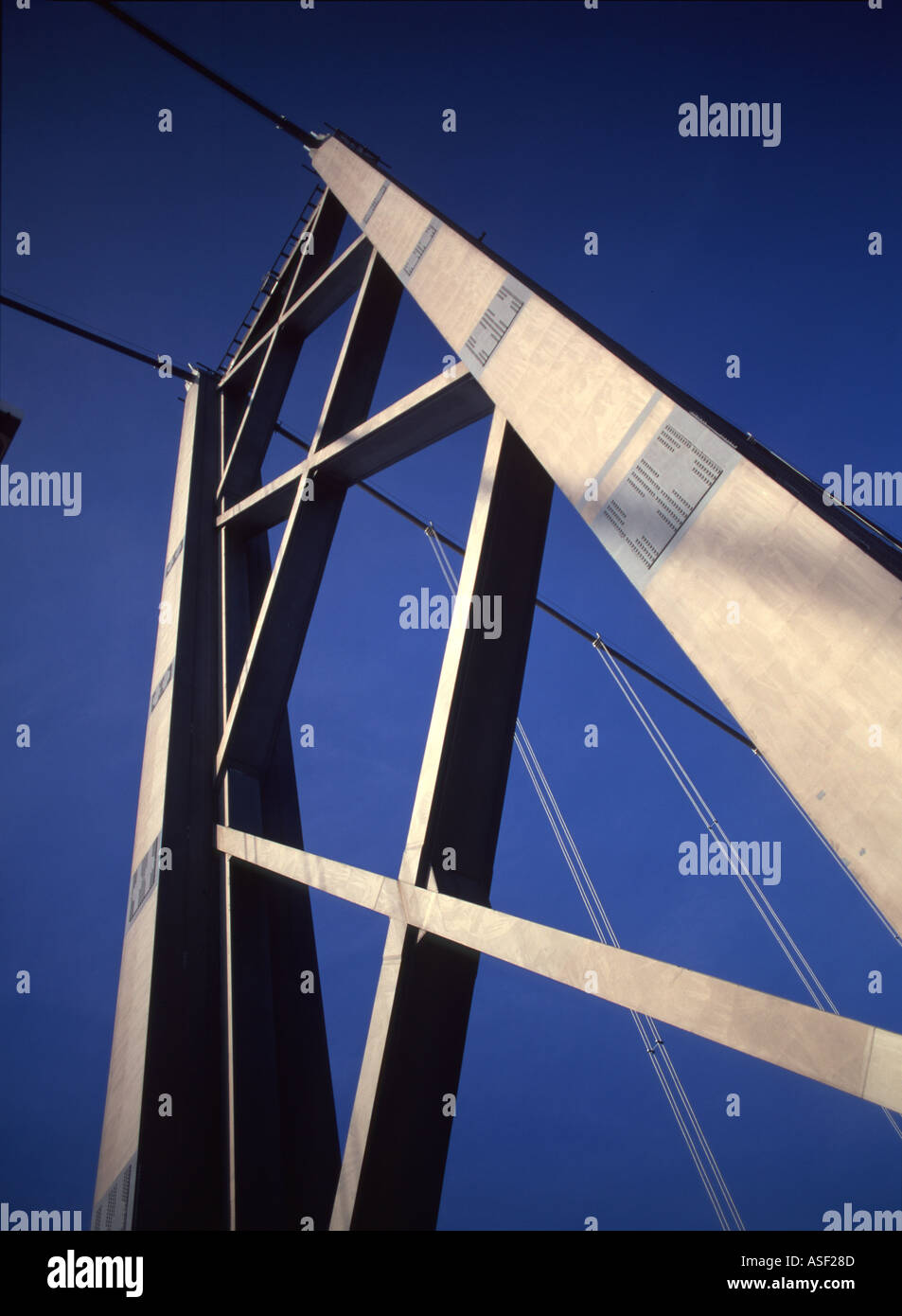 Forth road bridge detail hi-res stock photography and images - Alamy