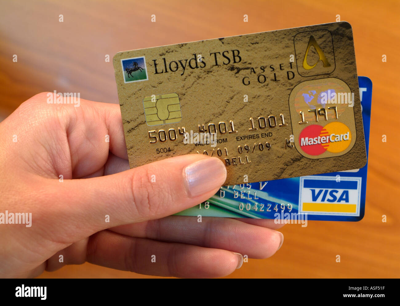 Hand creditcard hi-res stock photography and images - Alamy