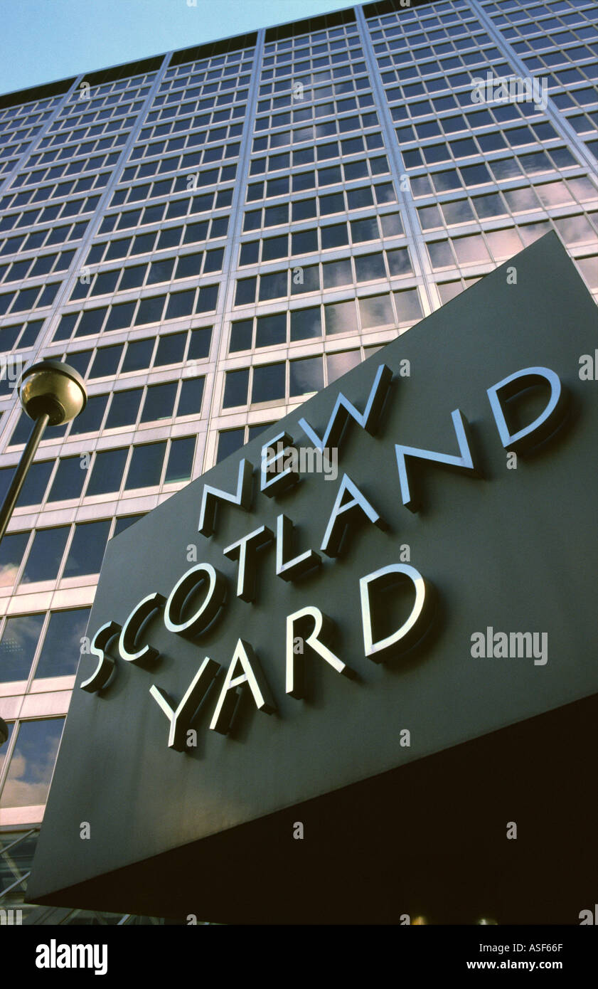New Scotland Yard revolving sign London UK Stock Photo - Alamy