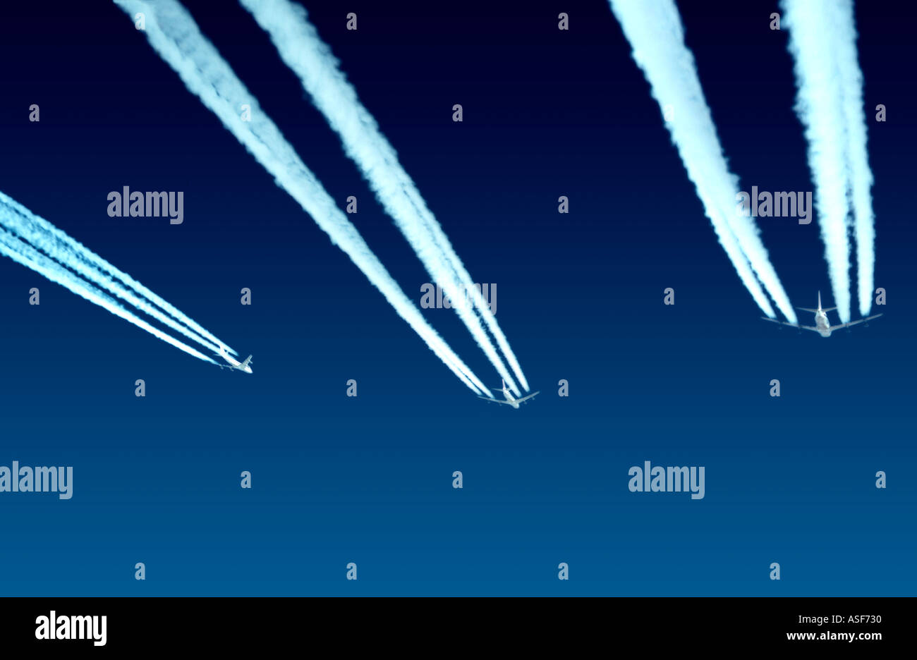 Jets And Contrails High Resolution Stock Photography and Images - Alamy