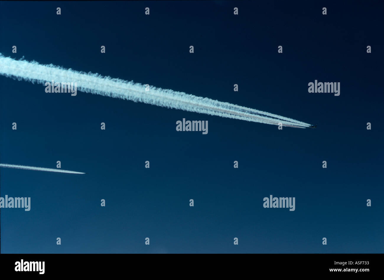 Jumbo jets flying at high altitude Stock Photo - Alamy